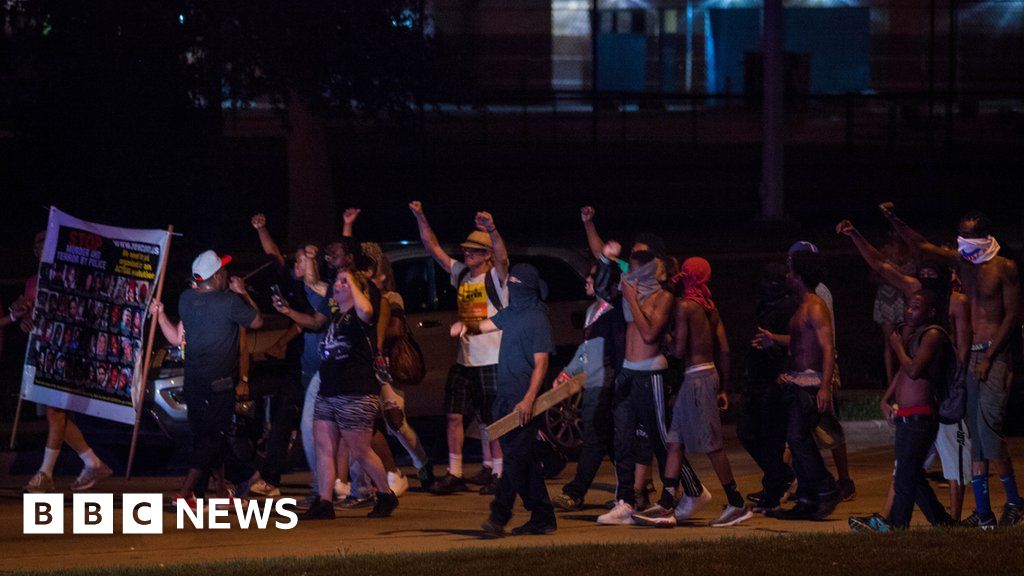 'Shots fired' at Milwaukee protests - BBC News