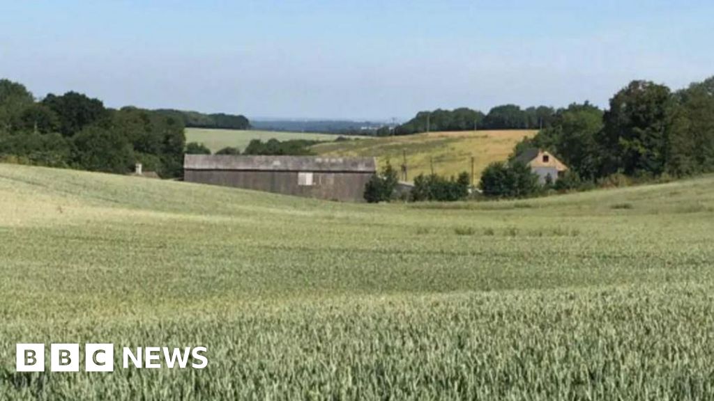 Kent: Plan approved for 450-home farmland development - BBC News
