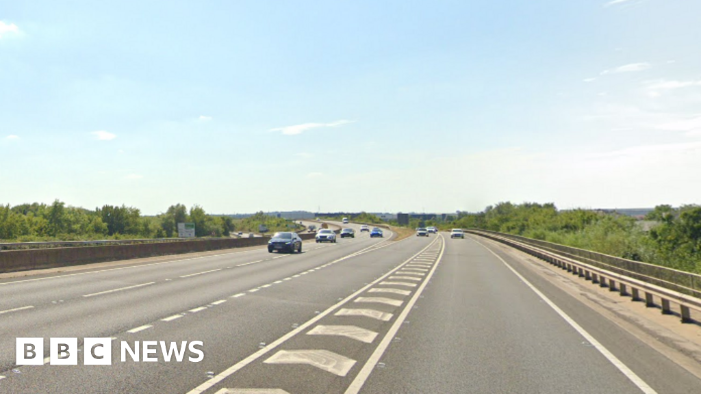 Man hit by unmarked police car on A421 near Kempston - BBC News