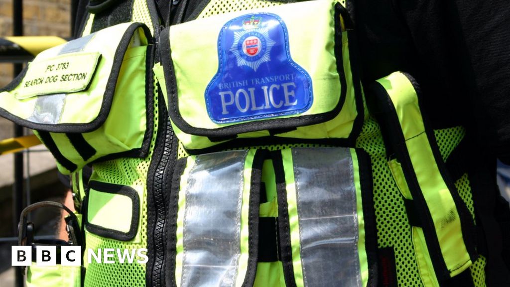 HMICS to examine Police Scotland plan to take on rail policing - BBC News