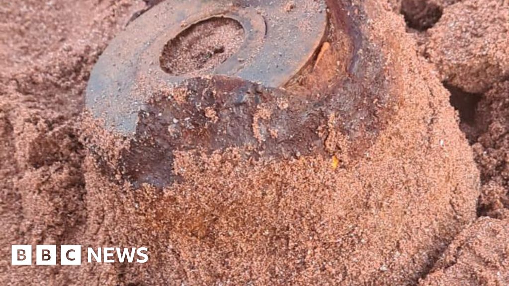 Unexploded WW2 bomb found on Paignton beach by metal detectorist - BBC News