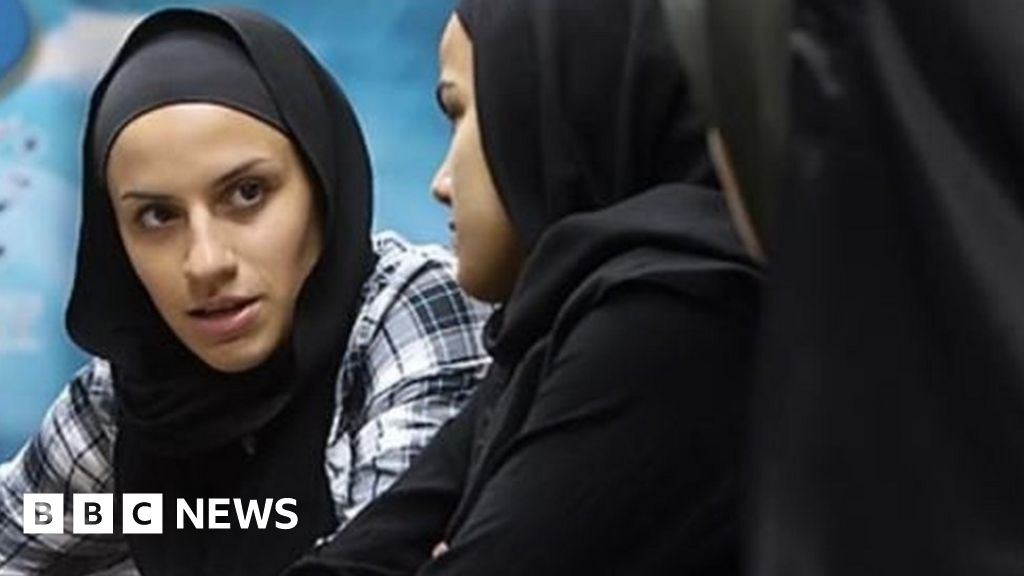 100 Women 2015: Iranian women's fight for freedom - BBC News