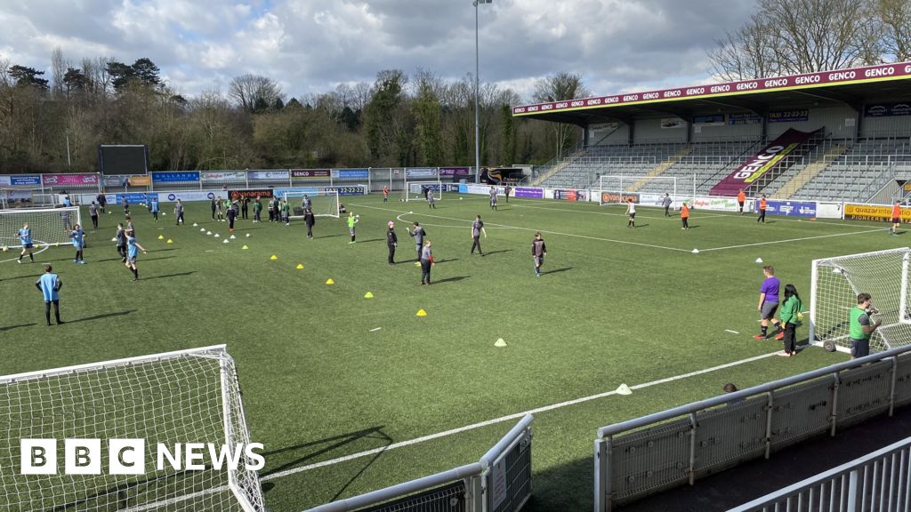 Maidstone United Raiders Football Club celebrates 20th year - BBC News
