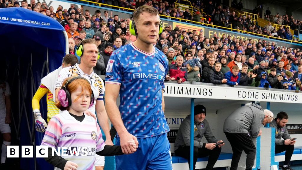 Carlisle United's 'amazing' support for autistic fans - BBC News
