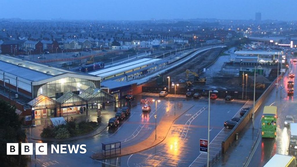 Blackpool-Preston rail electrification closes stations