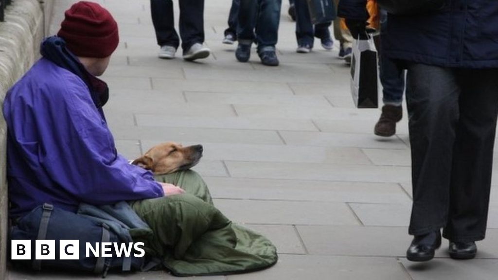 Bournemouth 'needs new homelessness plan' - BBC News