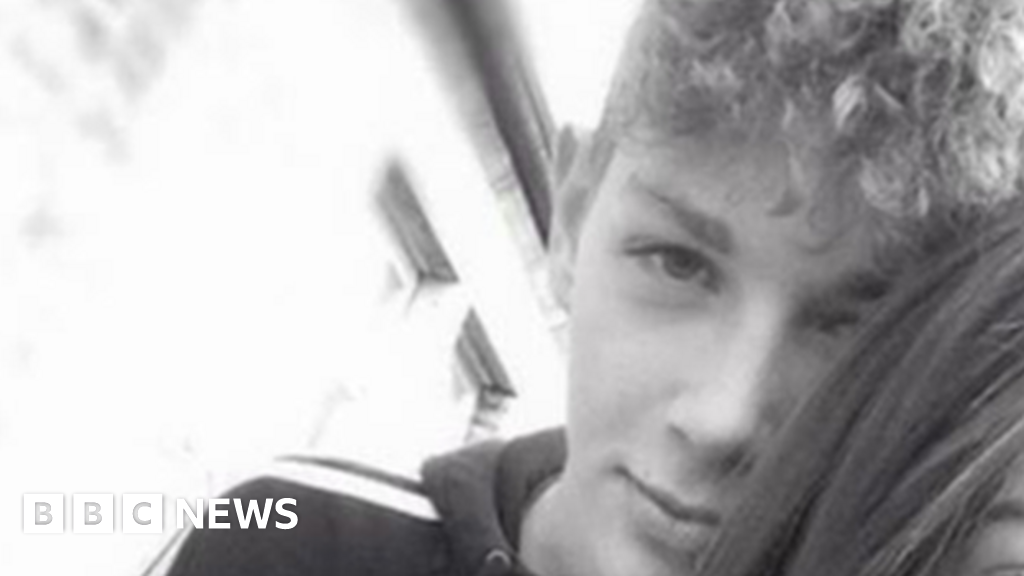 Teenager's body found after River Wear search - BBC News