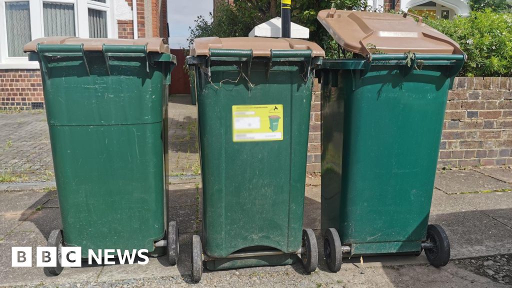 Stockton council approves garden waste collection fee - BBC News