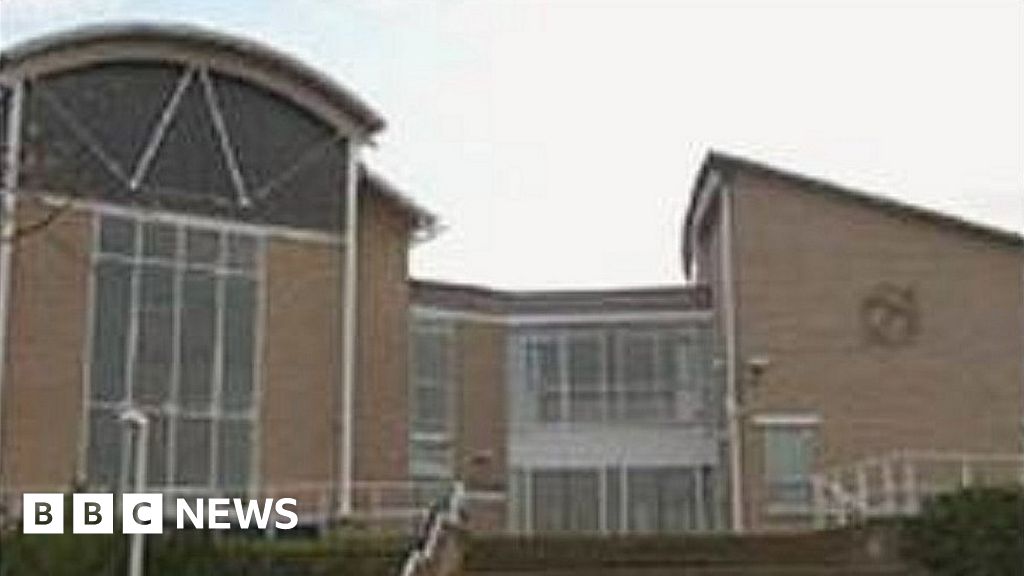 Music teacher struck off for relationship with student - BBC News