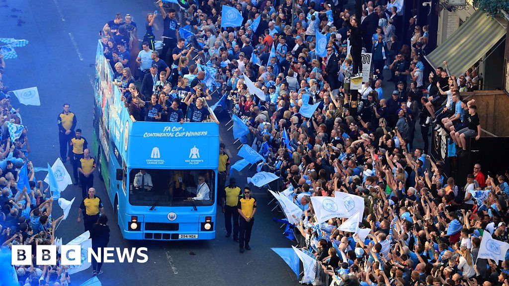 Manchester City celebrate with trophy parade - BBC News