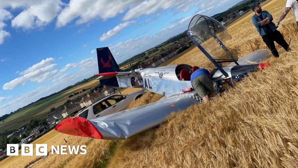 Plane crashed in Fife after cockpit burst open mid-flight - BBC News