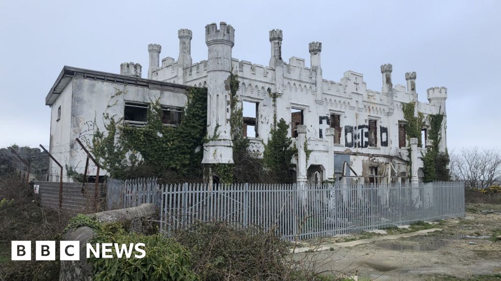 Anglesey Victorian mansion on most at-risk list - BBC News