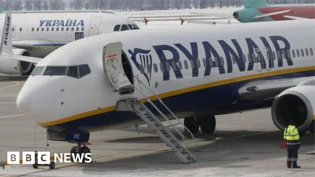 Passenger dies on Edinburgh-bound Ryanair plane
