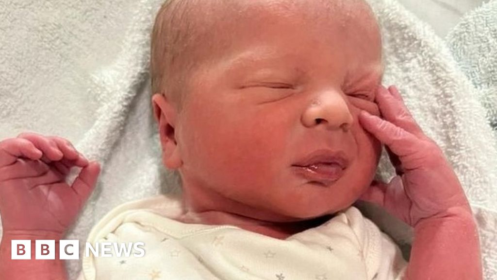 'Total failures' in care of baby boy who lived for 14 hours - BBC News