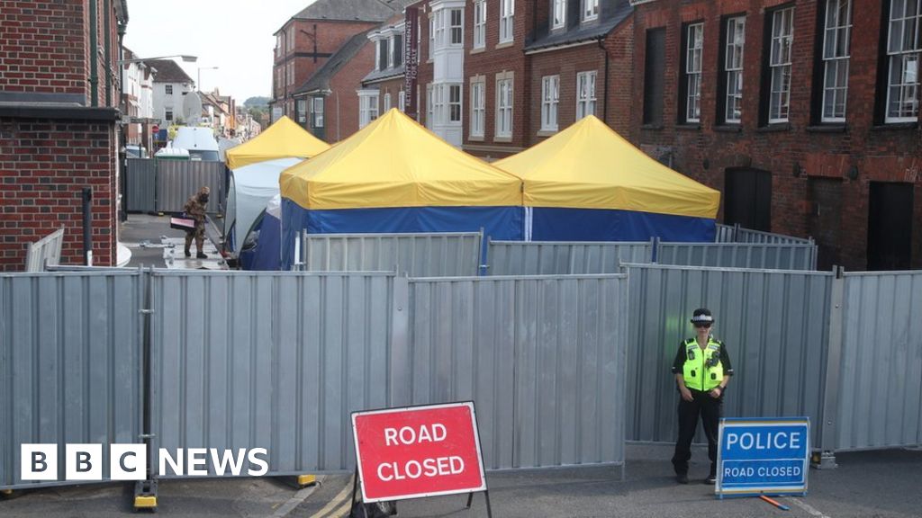 Newspaper headlines: Salisbury 'extradition move' - BBC News