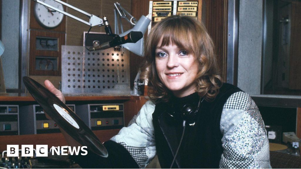 BBC Radio 1 pays tribute to legendary DJ Annie Nightingale - BBC News