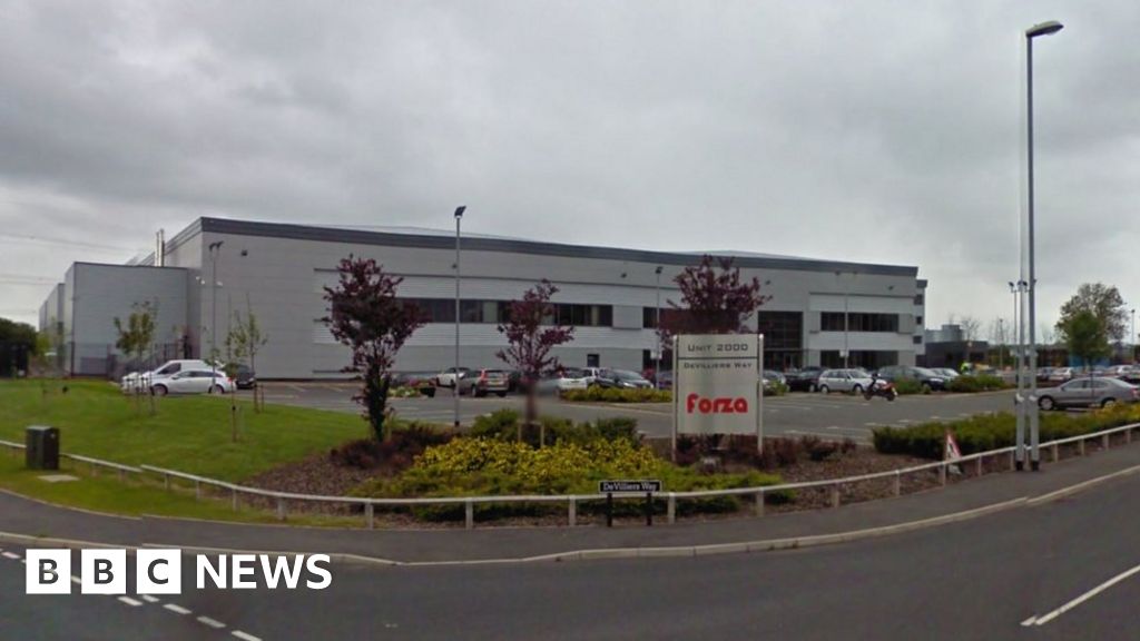 Forza Foods in Normanton open despite coronavirus cases - BBC News