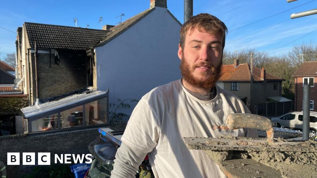 Lowestoft: Builders praised for rescuing man from house fire