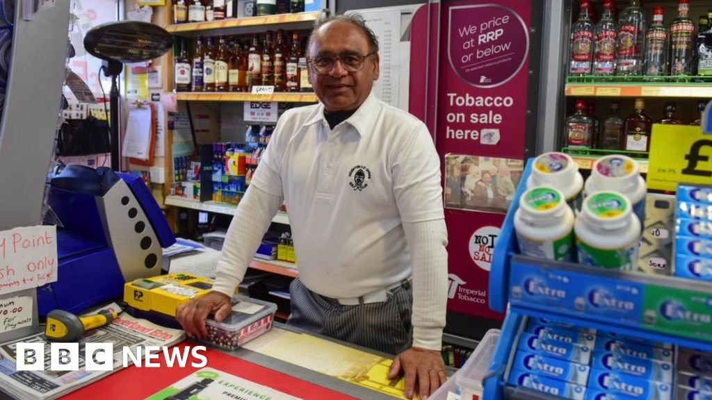 Armed robber flees after Sunderland shopkeeper's kick