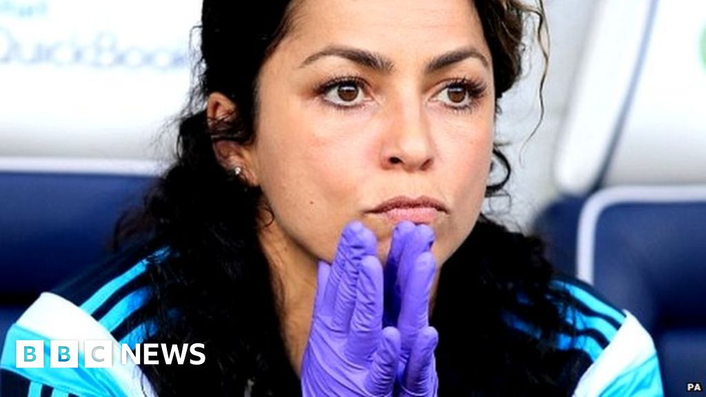Chelsea team doctor Eva Carneiro quits her job - BBC News