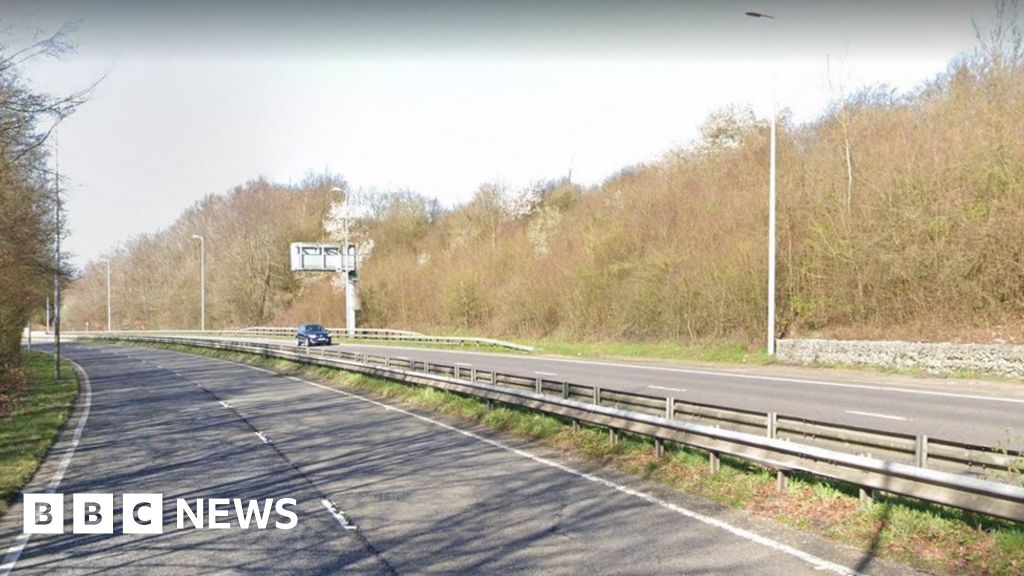 Man arrested after two people die in Orpington A21 crash - BBC News