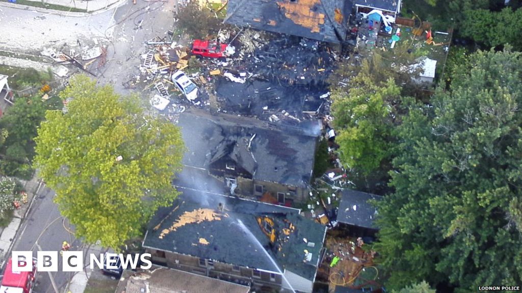 Huge explosion after car crashes into house - BBC News