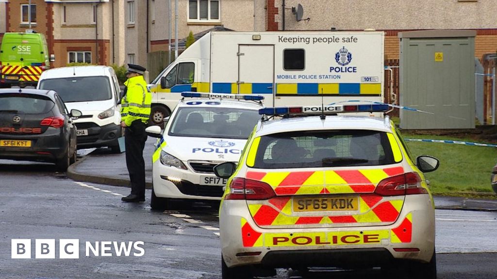 Death of man in Hamilton flat 'unexplained' - BBC News