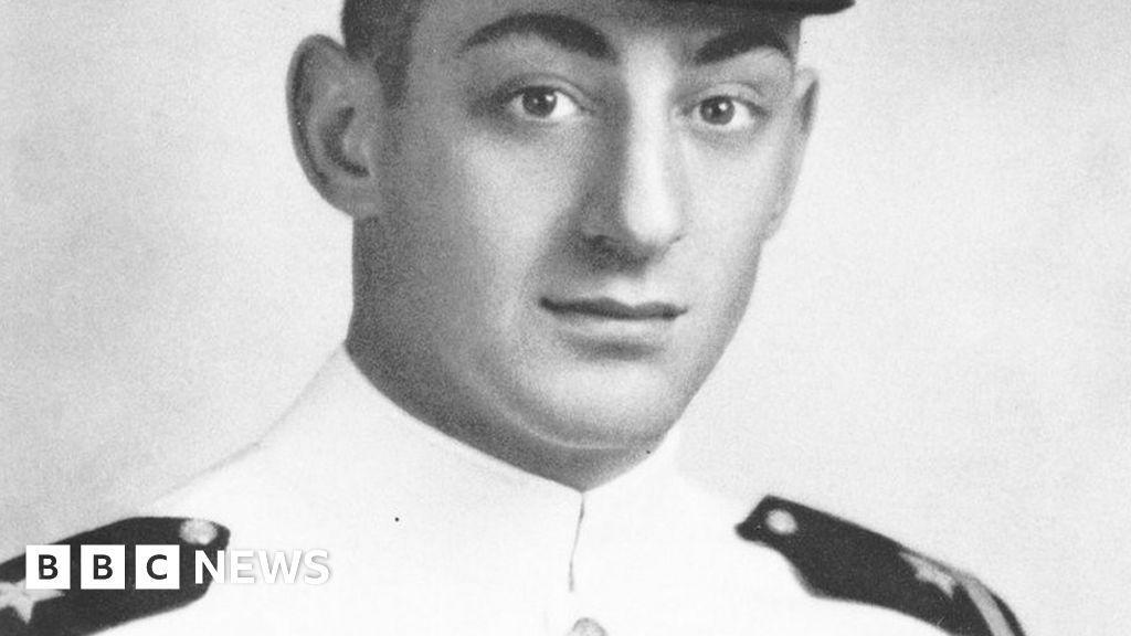 Gay activist Harvey Milk 'to be honoured with US Navy ship' - BBC News