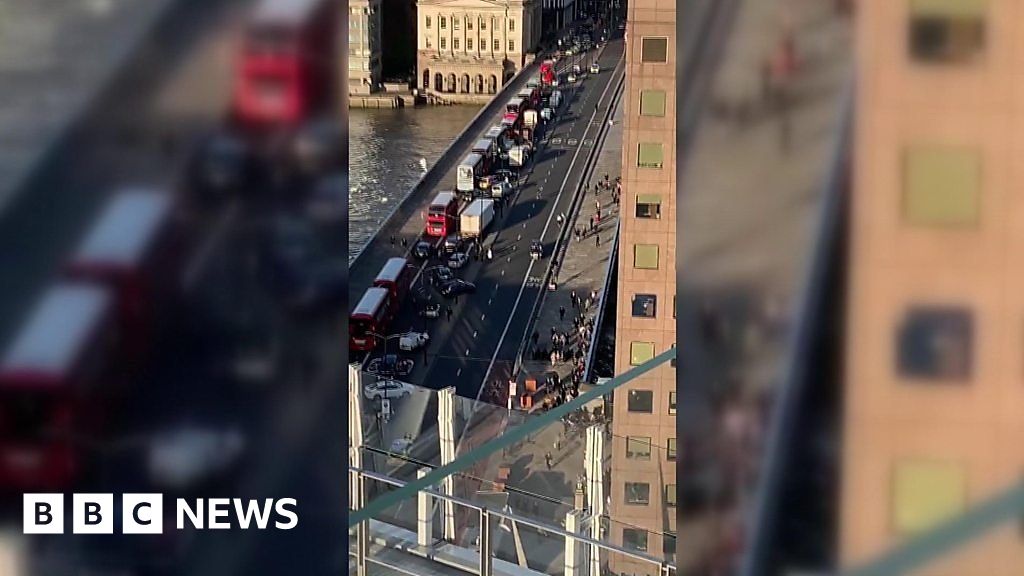 London Bridge attack: Witness describes scene - BBC News