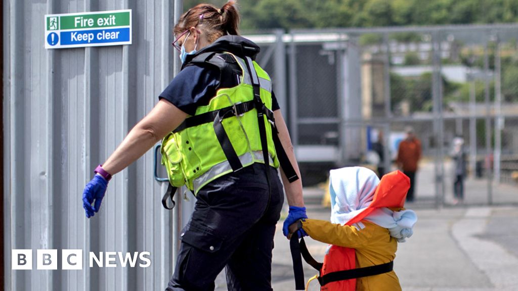 Migrant women and babies held in shocking conditions, MPs find