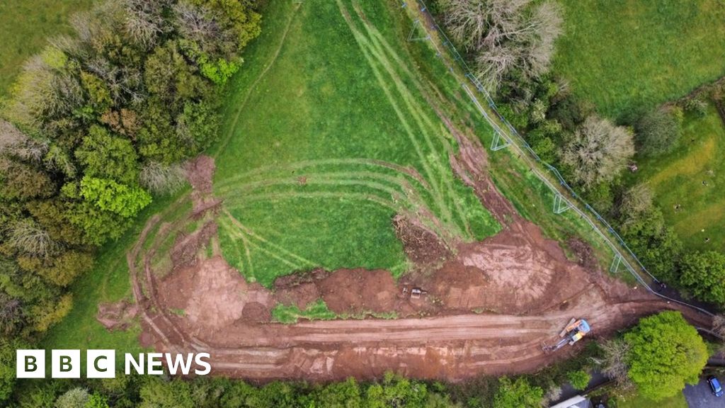Kingsbridge development row: Council seeks court hearing - BBC News