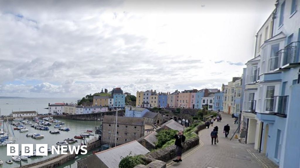 Tenby: Man arrested after rape victim shouts for help - BBC News