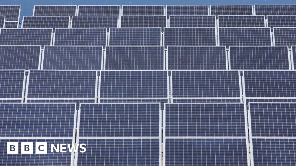 Hull: Plans for 92,000-panel solar farm submitted - BBC News