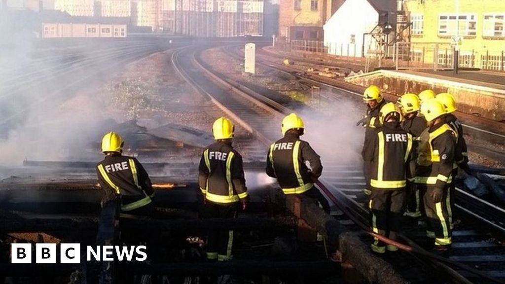 London fire deaths down by 20% in five years - BBC News