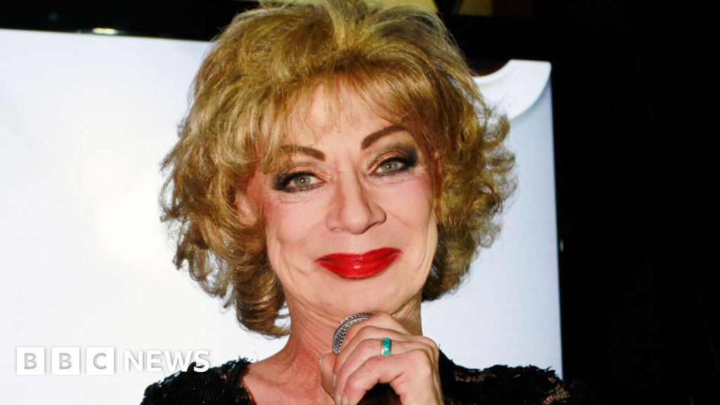 Holly Woodlawn, Lou Reed's Wild Side inspiration, dies at 69 - BBC News