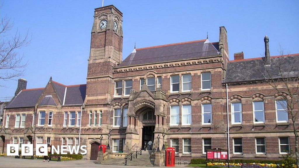 Merseyside devolution plan: St Helens Council set to back deal - BBC News