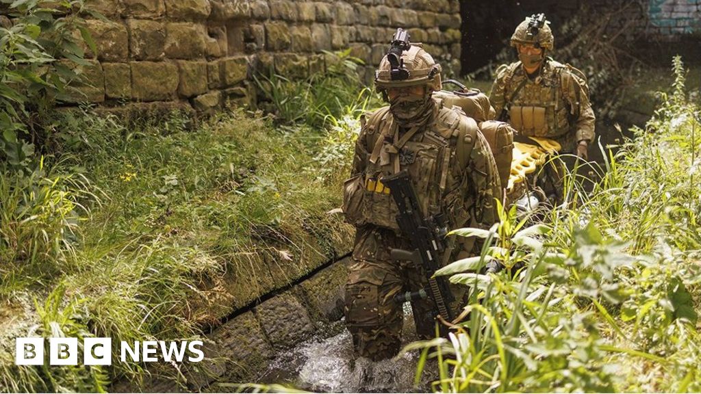 Army in training exercise beneath Leeds streets - BBC News