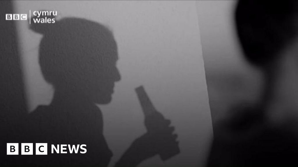Alcohol price rises 'didn't affect me at all' - BBC News