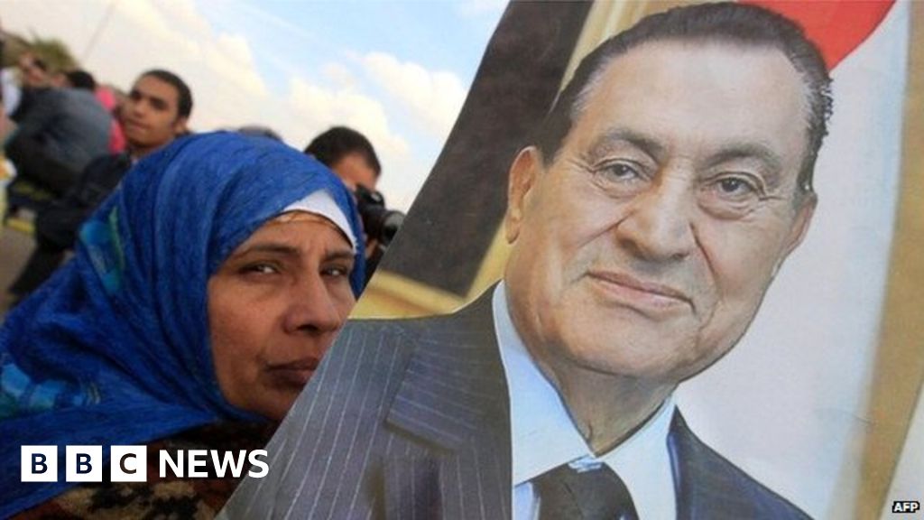 Egypt's revolution five-year anniversary sees hashtag battle - BBC News