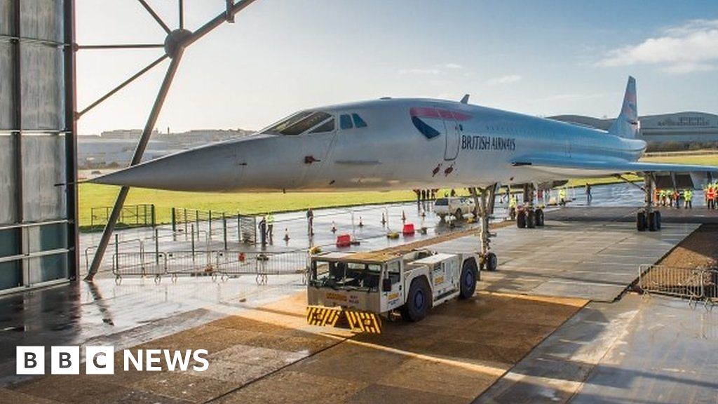 'Last Concorde' makes its final journey - BBC News