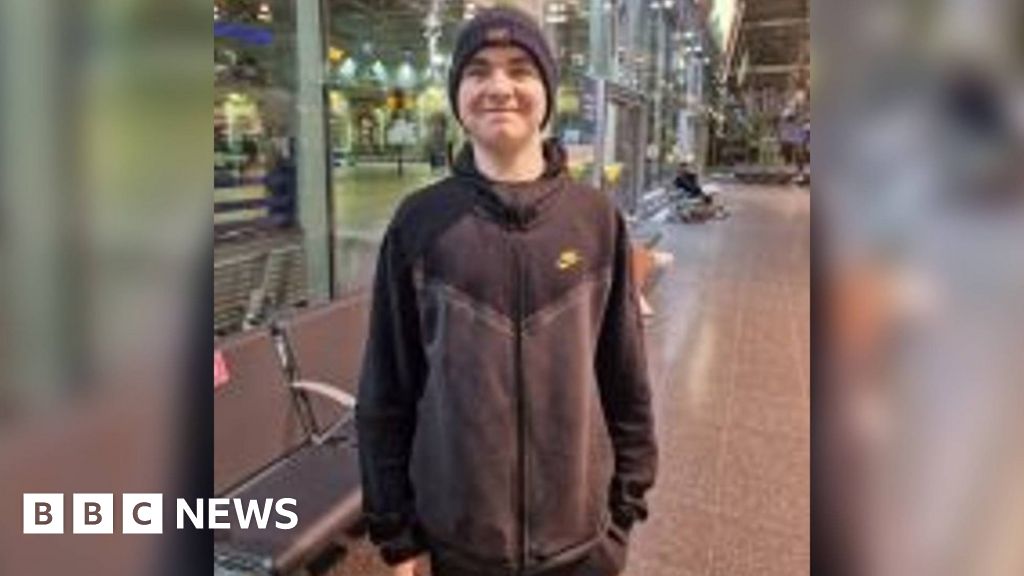 Huddersfield teenager remains missing after friends found in London ...