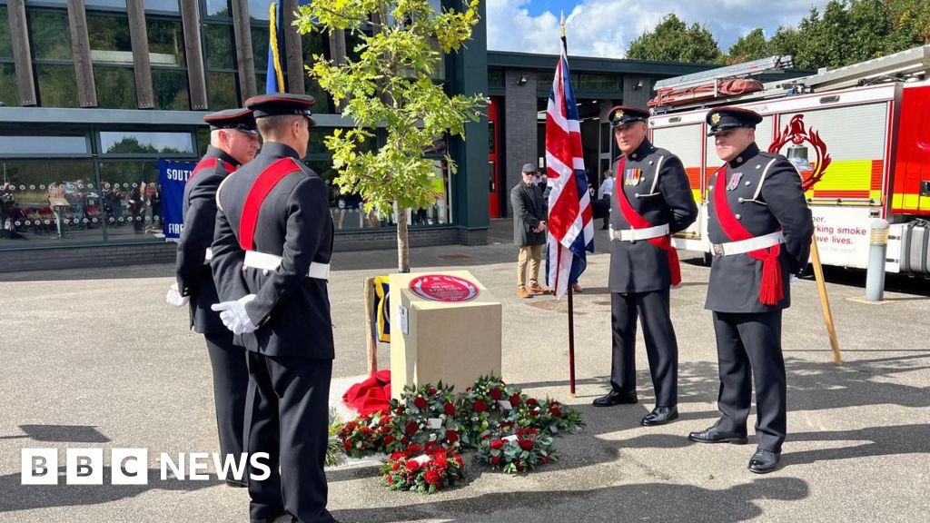 Firefighters killed in Sheffield steelworks blast remembered - BBC News