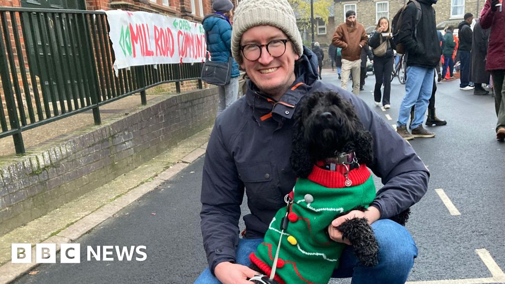 Cambridge dogs get festive for winter fair
