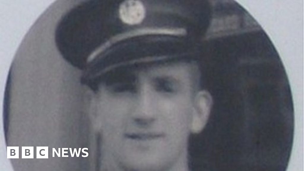 MoD to dedicate headstone to Bridgend WW2 RAF airman - BBC News