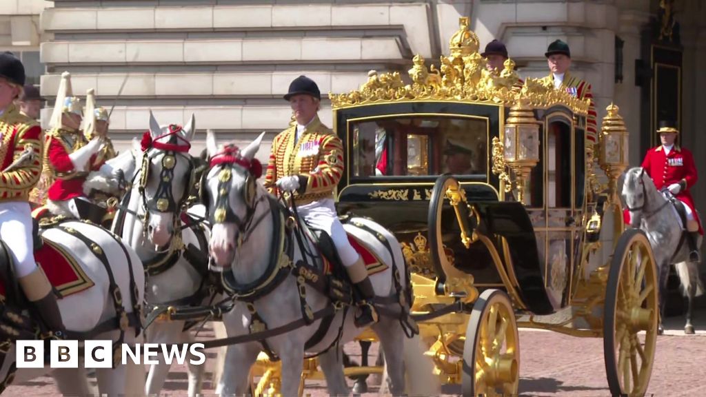 King And Queen Travel To Parliament In Carriage