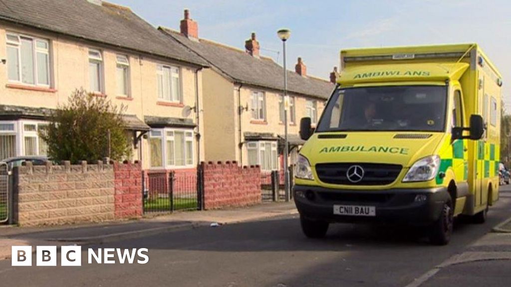 New colour-coded 999 ambulance call system starts - BBC News