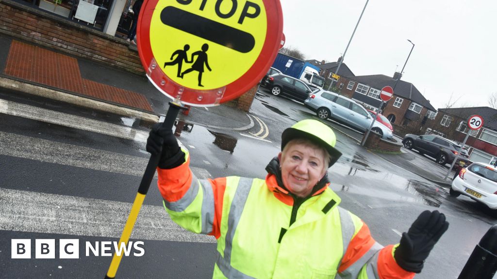 Middlesbrough lollipop lady retires after 21 years in job - BBC News