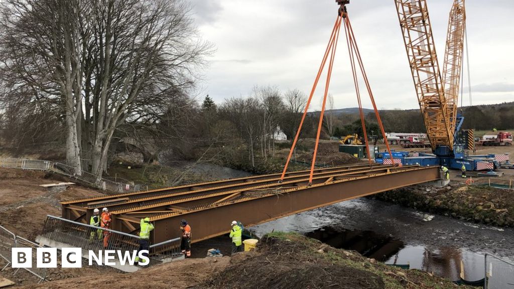 New crossing to protect historic Highlands bridge - BBC News