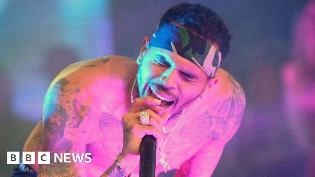 Chris Brown Denies Hitting Woman Who Wanted To Take His Picture In Las
