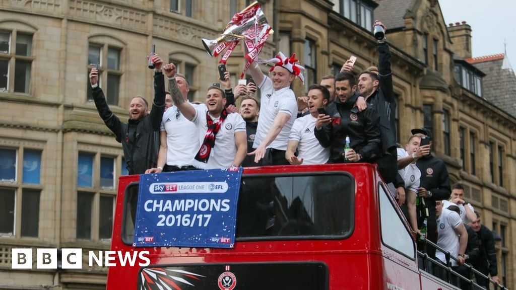 Thousands celebrate Sheffield United's League One title win - BBC News